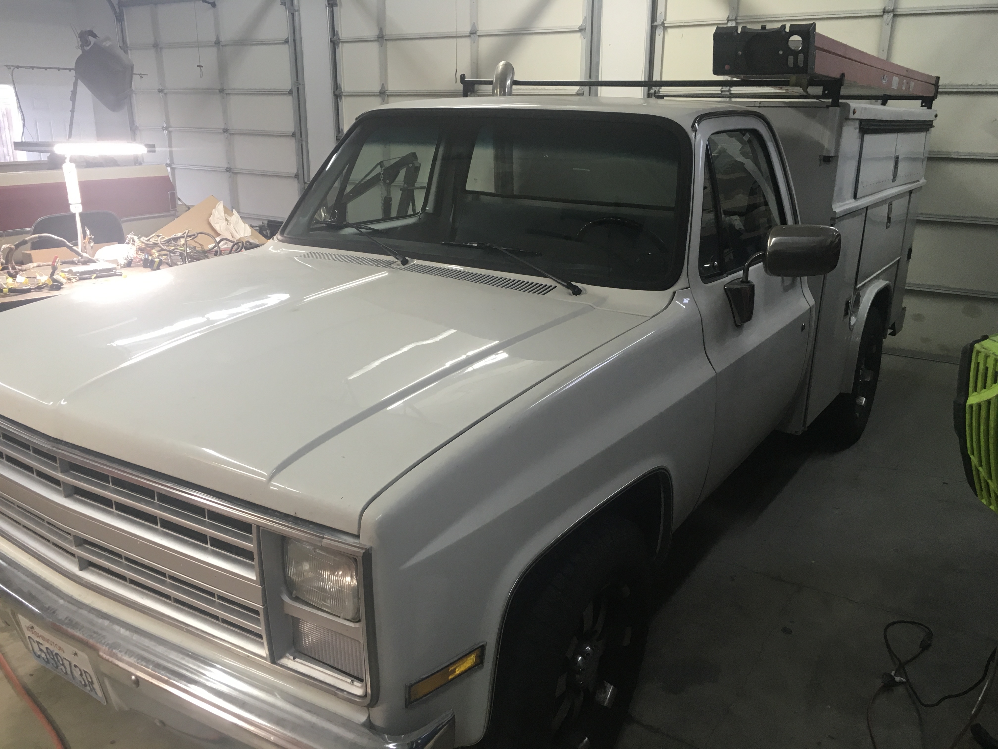 Square Body Service Trucknull
